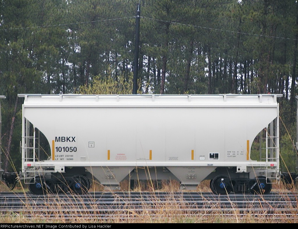 MBKX 101050 Sand hopper east end of Altoona Yard